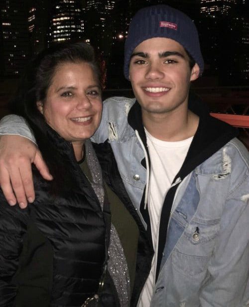 Emery Kelly Bio, Age, Net Worth 2022, Salary, Dating, Girlfriends, Height Emery Kelly Bio, Age, Net Worth 2022, Salary, Dating, Girlfriends, Height