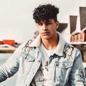 Does Sepanta Arya have Girlfriend? What's his Net Worth 2022?